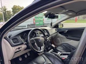 Black Volvo V40 2013 in Riga, with an engine capacity of 1.60 L and mileage of 240 thousand km for 5700 €, photo 12 on AUTOMOTO.COM.LV