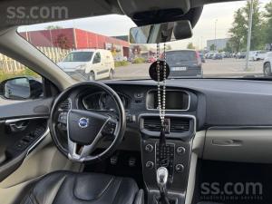 Black Volvo V40 2013 in Riga, with an engine capacity of 1.60 L and mileage of 240 thousand km for 5700 €, photo 14 on AUTOMOTO.COM.LV
