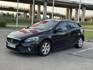 Black Volvo V40 2013 in Riga, with an engine capacity of 1.60 L and mileage of 240 thousand km for 5700 €, photo 17 on AUTOMOTO.COM.LV