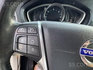 Black Volvo V40 2013 in Riga, with an engine capacity of 1.60 L and mileage of 240 thousand km for 5700 €, photo 18 on AUTOMOTO.COM.LV