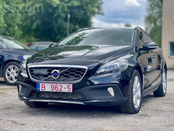 Melns Volvo V40 2014 Rīga, ar dzinēja tilpumu 2.00 L un nobraukumu 0 tūkst. km par 7150 €, foto 1 vietnē AUTOMOTO.COM.LV