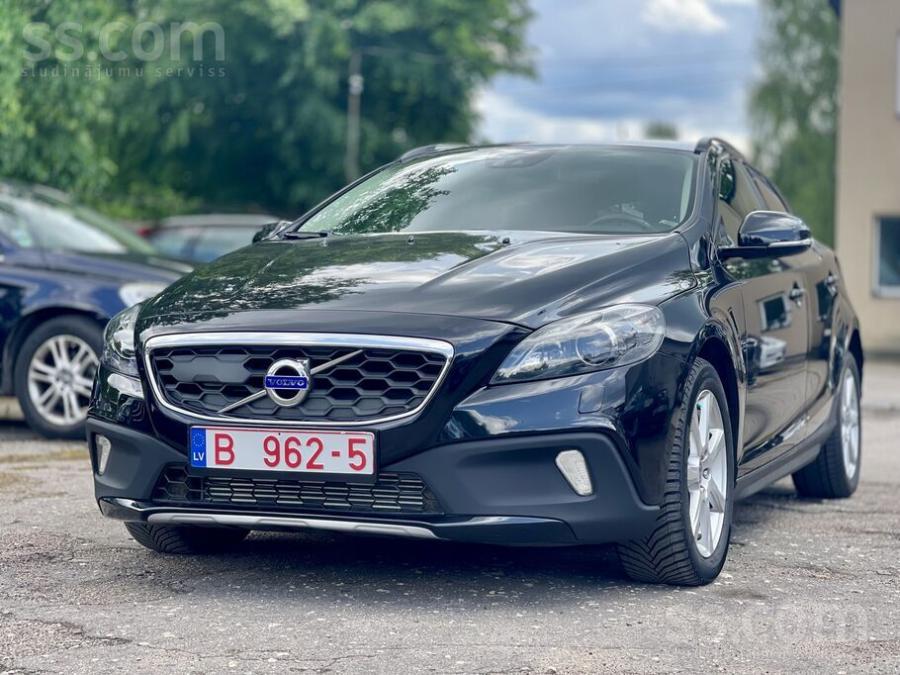 Melns Volvo V40 2014 Rīga, ar dzinēja tilpumu 2.00 L un nobraukumu 0 tūkst. km par 7150 €, foto 1 vietnē AUTOMOTO.COM.LV