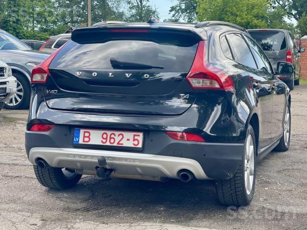 Melns Volvo V40 2014 Rīga, ar dzinēja tilpumu 2.00 L un nobraukumu 0 tūkst. km par 7150 €, foto 4 vietnē AUTOMOTO.COM.LV
