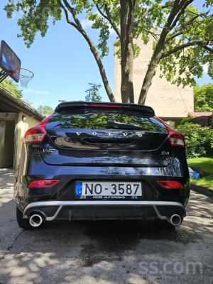 Melns Volvo V40 2014 Rīga, ar dzinēja tilpumu 2.00 L un nobraukumu 243 tūkst. km par 7950 €, foto 5 vietnē AUTOMOTO.COM.LV