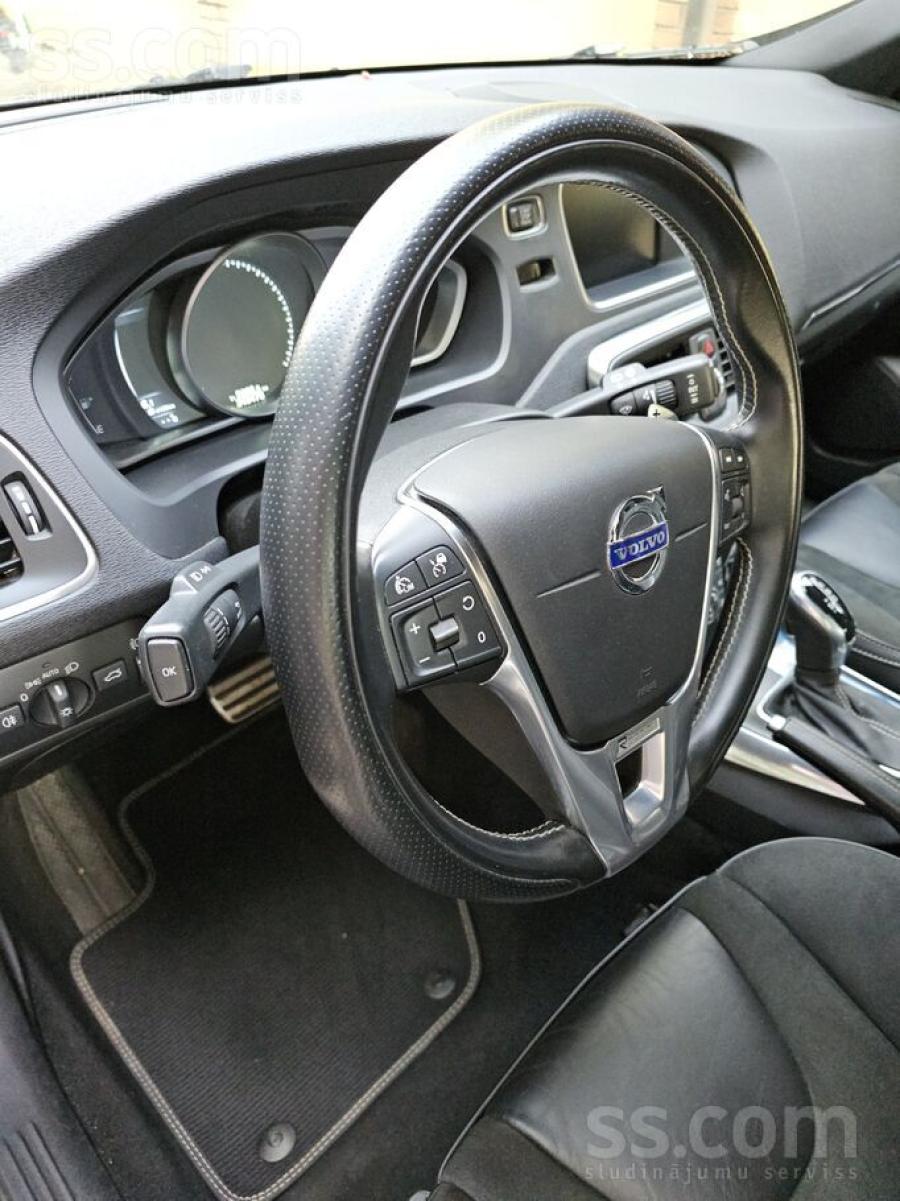 Melns Volvo V40 2014 Rīga, ar dzinēja tilpumu 2.00 L un nobraukumu 243 tūkst. km par 7950 €, foto 18 vietnē AUTOMOTO.COM.LV
