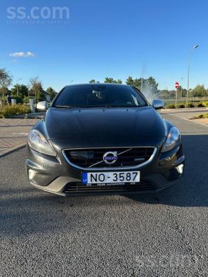Melns Volvo V40 2014 Bauska, ar dzinēja tilpumu 2.00 L un nobraukumu 246 tūkst. km par 8200 €, foto 1 vietnē AUTOMOTO.COM.LV