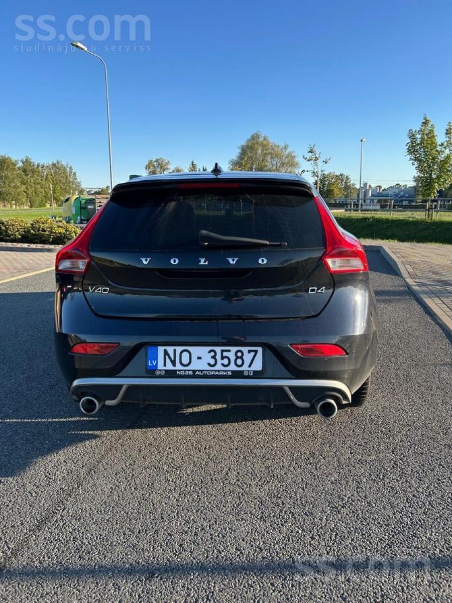 Melns Volvo V40 2014 Bauska, ar dzinēja tilpumu 2.00 L un nobraukumu 246 tūkst. km par 8200 €, foto 2 vietnē AUTOMOTO.COM.LV