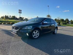 Melns Volvo V40 2014 Bauska, ar dzinēja tilpumu 2.00 L un nobraukumu 246 tūkst. km par 8200 €, foto 4 vietnē AUTOMOTO.COM.LV
