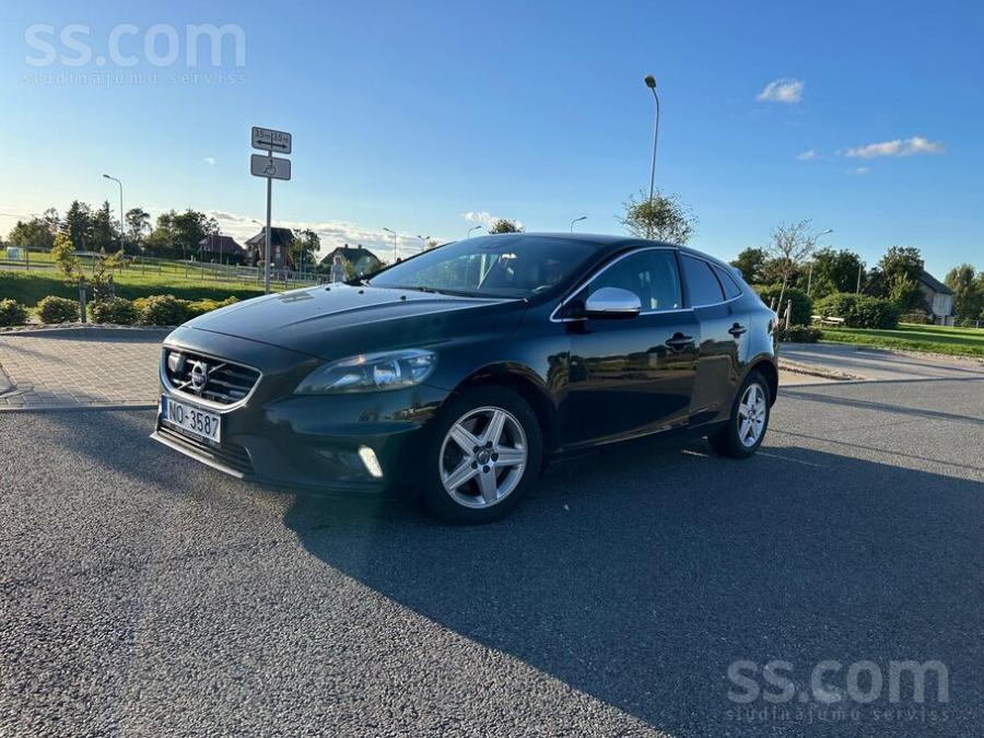Melns Volvo V40 2014 Bauska, ar dzinēja tilpumu 2.00 L un nobraukumu 246 tūkst. km par 8200 €, foto 4 vietnē AUTOMOTO.COM.LV