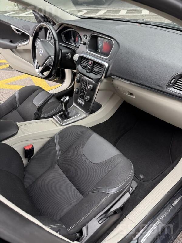 Melns Volvo V40 2014 Rīga, ar dzinēja tilpumu 2.00 L un nobraukumu 363 tūkst. km par 4970 €, foto 11 vietnē AUTOMOTO.COM.LV