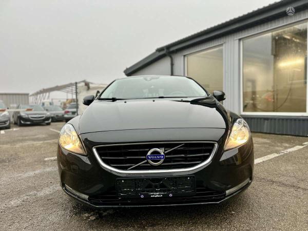 Black Volvo V40 2014 in Siauliai, with an engine capacity of 1.56 L and mileage of 184 thousand km for 6350 €, photo 2 on AUTOMOTO.COM.LV