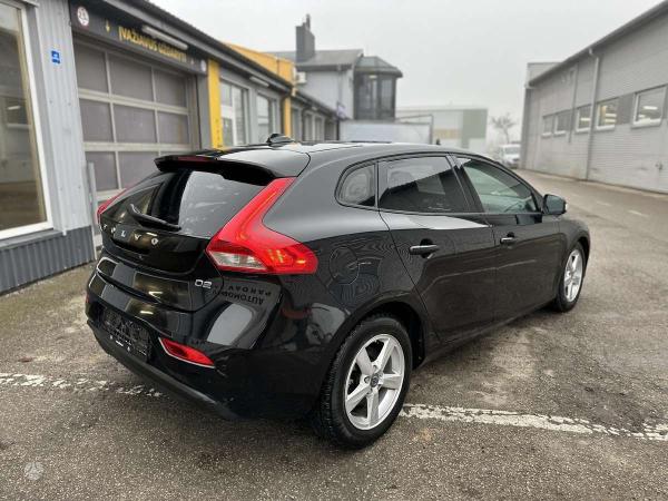 Black Volvo V40 2014 in Siauliai, with an engine capacity of 1.56 L and mileage of 184 thousand km for 6350 €, photo 5 on AUTOMOTO.COM.LV