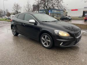 Black Volvo V40 2014 in Kaunas, with an engine capacity of 1.97 L and mileage of 268 thousand km for 5950 €, photo 2 on AUTOMOTO.COM.LV