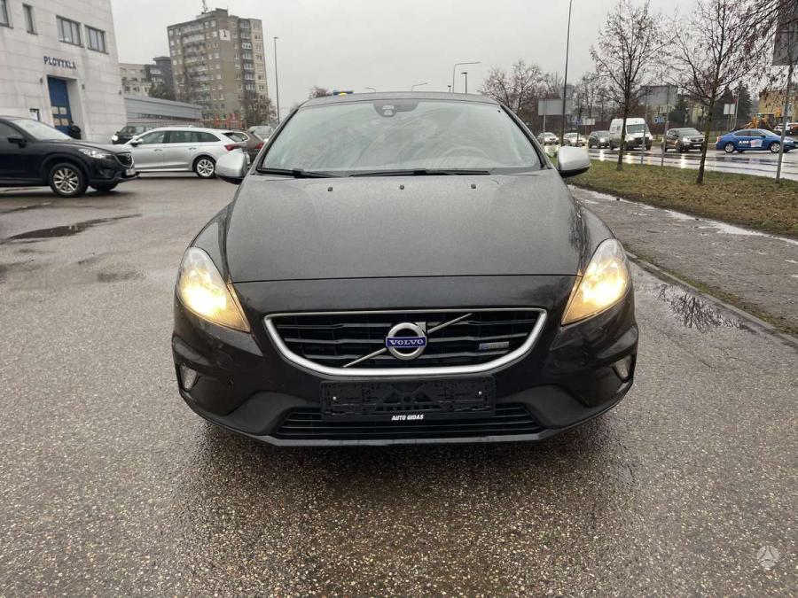 Black Volvo V40 2014 in Kaunas, with an engine capacity of 1.97 L and mileage of 268 thousand km for 5950 €, photo 4 on AUTOMOTO.COM.LV