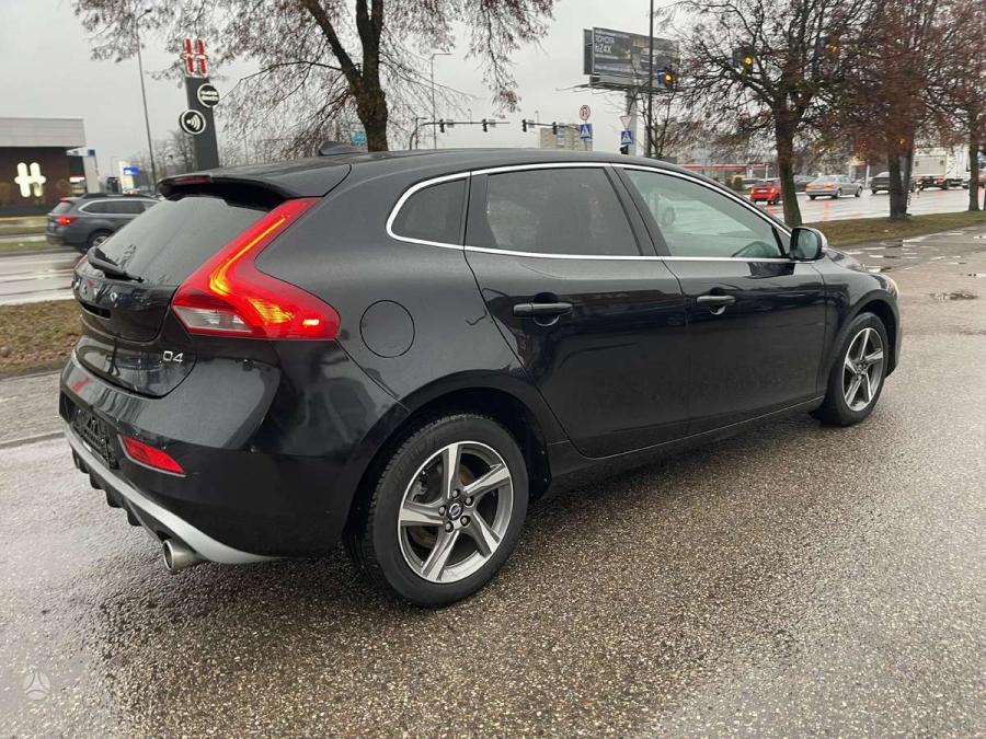 Black Volvo V40 2014 in Kaunas, with an engine capacity of 1.97 L and mileage of 268 thousand km for 5950 €, photo 14 on AUTOMOTO.COM.LV