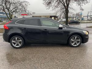 Black Volvo V40 2014 in Kaunas, with an engine capacity of 1.97 L and mileage of 268 thousand km for 5950 €, photo 16 on AUTOMOTO.COM.LV