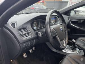 Black Volvo V40 2014 in Kaunas, with an engine capacity of 1.97 L and mileage of 268 thousand km for 5950 €, photo 18 on AUTOMOTO.COM.LV