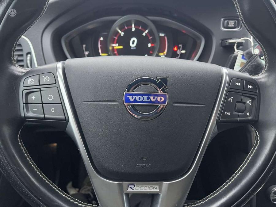 Black Volvo V40 2014 in Kaunas, with an engine capacity of 1.97 L and mileage of 268 thousand km for 5950 €, photo 19 on AUTOMOTO.COM.LV