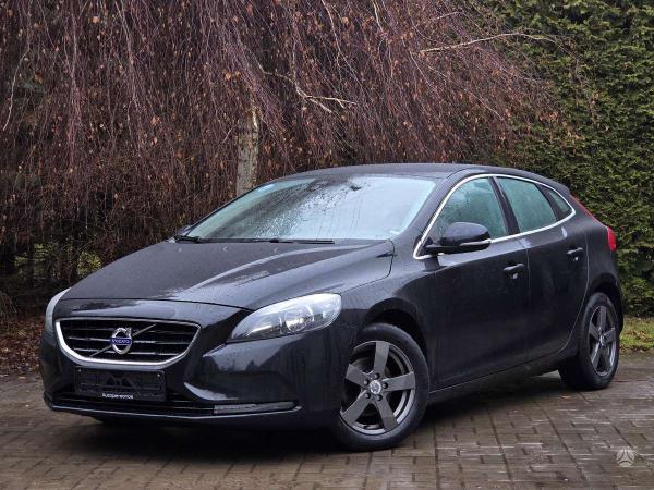 Black Volvo V40 2014 in Kaunas, with an engine capacity of 1.60 L and mileage of 285 thousand km for 5990 €, photo 1 on AUTOMOTO.COM.LV