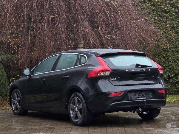 Black Volvo V40 2014 in Kaunas, with an engine capacity of 1.60 L and mileage of 285 thousand km for 5990 €, photo 2 on AUTOMOTO.COM.LV