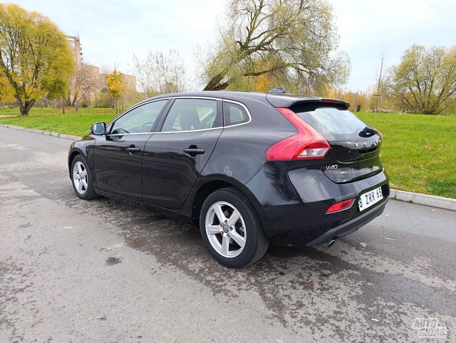Black Volvo V40 2014 in Panevezys, with an engine capacity of 2.00 L and mileage of 316 thousand km for 6500 €, photo 3 on AUTOMOTO.COM.LV