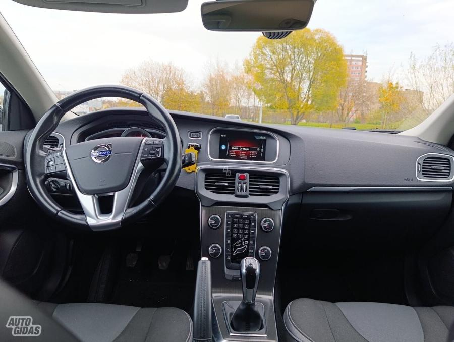 Black Volvo V40 2014 in Panevezys, with an engine capacity of 2.00 L and mileage of 316 thousand km for 6500 €, photo 5 on AUTOMOTO.COM.LV
