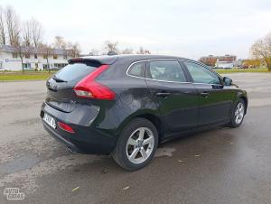 Black Volvo V40 2014 in Panevezys, with an engine capacity of 2.00 L and mileage of 316 thousand km for 5900 €, photo 4 on AUTOMOTO.COM.LV