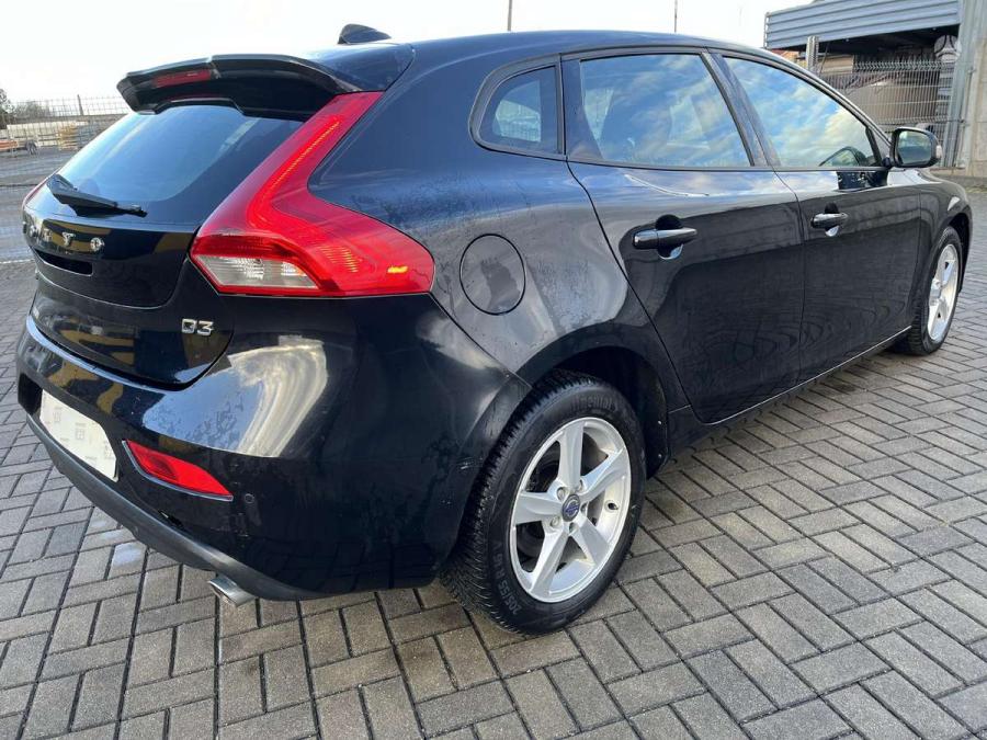 Melns Volvo V40 2014 Tauragė, ar dzinēja tilpumu 1.98 L un nobraukumu 280 tūkst. km par 7200 €, foto 3 vietnē AUTOMOTO.COM.LV