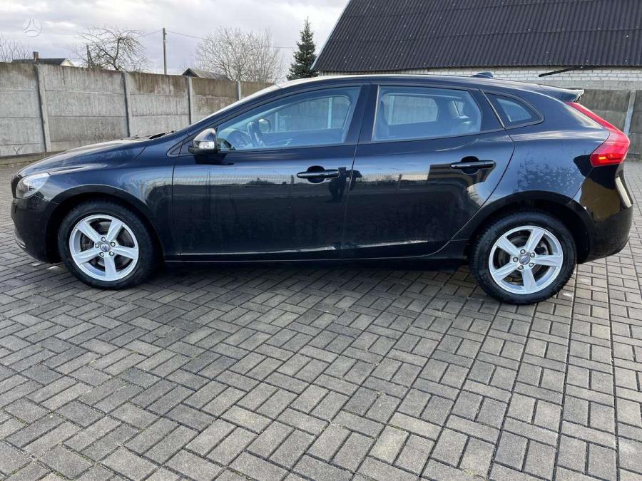 Melns Volvo V40 2014 Tauragė, ar dzinēja tilpumu 1.98 L un nobraukumu 280 tūkst. km par 7200 €, foto 6 vietnē AUTOMOTO.COM.LV