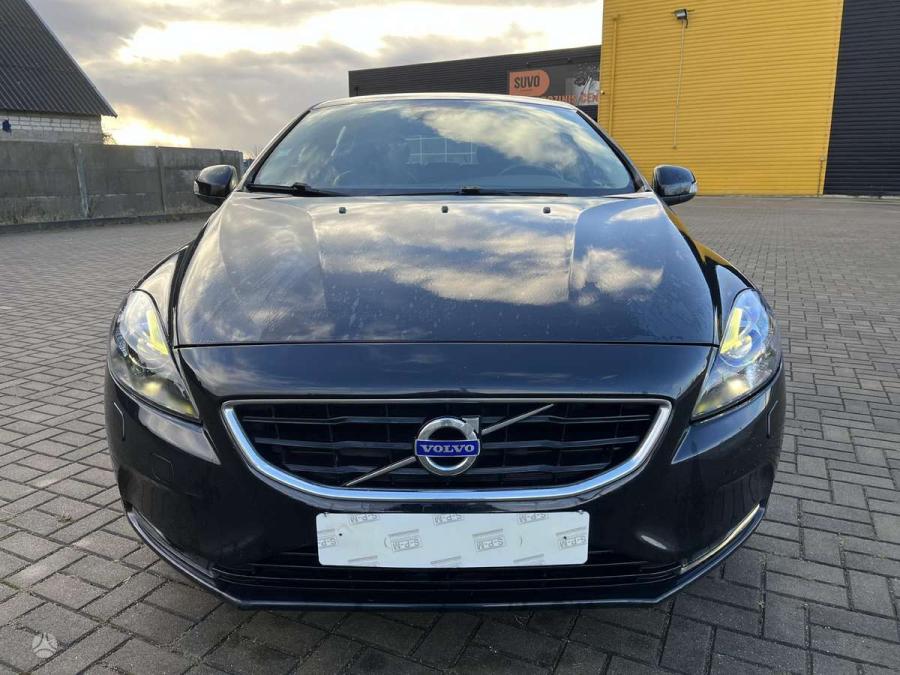 Melns Volvo V40 2014 Tauragė, ar dzinēja tilpumu 1.98 L un nobraukumu 280 tūkst. km par 7200 €, foto 8 vietnē AUTOMOTO.COM.LV