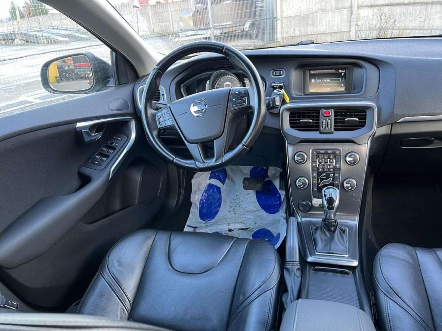 Melns Volvo V40 2014 Tauragė, ar dzinēja tilpumu 1.98 L un nobraukumu 280 tūkst. km par 7200 €, foto 14 vietnē AUTOMOTO.COM.LV