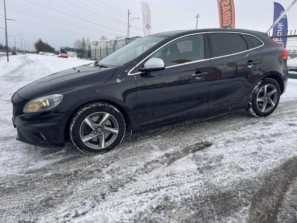 Black Volvo V40 2014 in Kaunas, with an engine capacity of 1.97 L and mileage of 268 thousand km for 5950 €, photo 7 on AUTOMOTO.COM.LV
