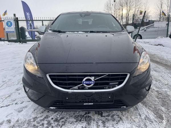 Black Volvo V40 2014 in Kaunas, with an engine capacity of 1.97 L and mileage of 268 thousand km for 5950 €, photo 4 on AUTOMOTO.COM.LV
