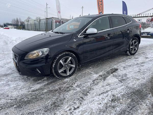 Black Volvo V40 2014 in Kaunas, with an engine capacity of 1.97 L and mileage of 268 thousand km for 5950 €, photo 6 on AUTOMOTO.COM.LV
