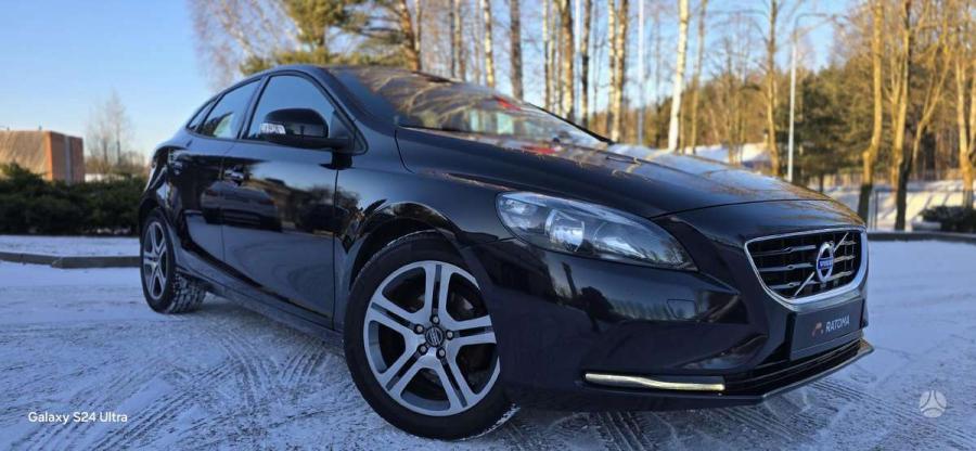 Black Volvo V40 2014 in Kazlu Ruda, with an engine capacity of 1.56 L and mileage of 257 thousand km for 5400 €, photo 3 on AUTOMOTO.COM.LV