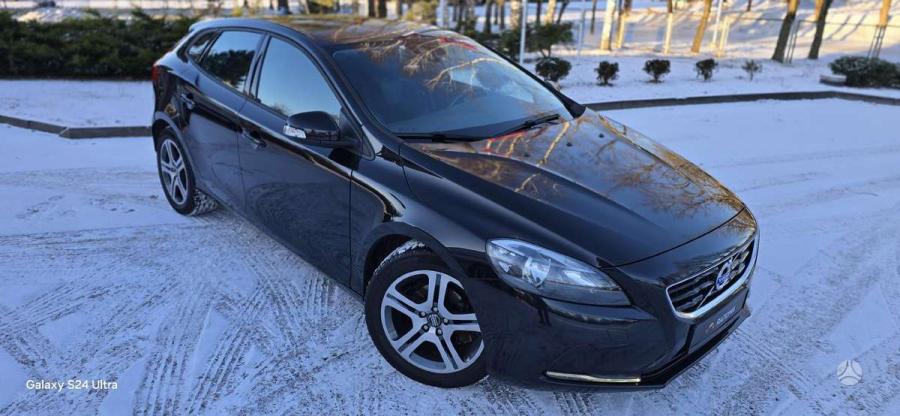 Black Volvo V40 2014 in Kazlu Ruda, with an engine capacity of 1.56 L and mileage of 257 thousand km for 5400 €, photo 4 on AUTOMOTO.COM.LV
