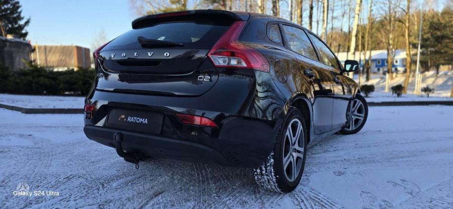 Black Volvo V40 2014 in Kazlu Ruda, with an engine capacity of 1.56 L and mileage of 257 thousand km for 5400 €, photo 8 on AUTOMOTO.COM.LV