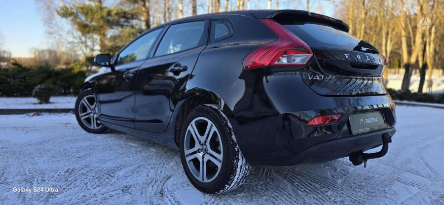 Black Volvo V40 2014 in Kazlu Ruda, with an engine capacity of 1.56 L and mileage of 257 thousand km for 5400 €, photo 12 on AUTOMOTO.COM.LV