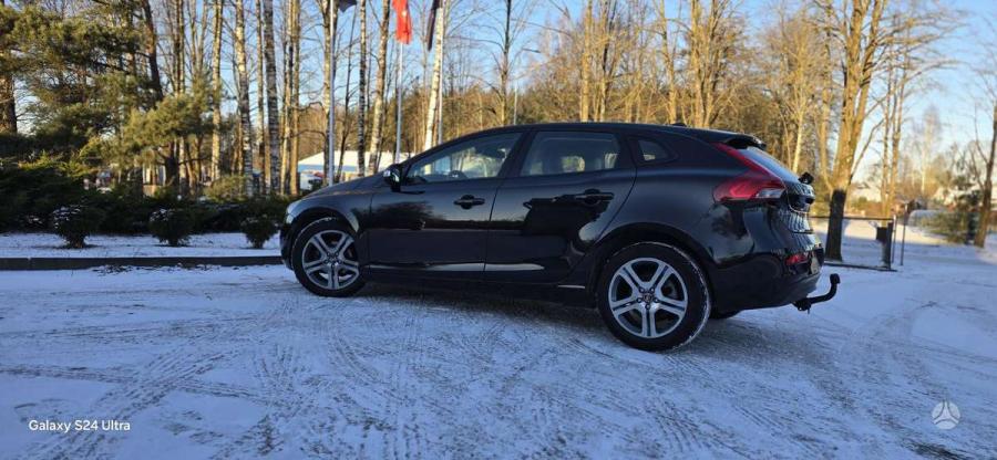 Black Volvo V40 2014 in Kazlu Ruda, with an engine capacity of 1.56 L and mileage of 257 thousand km for 5400 €, photo 13 on AUTOMOTO.COM.LV