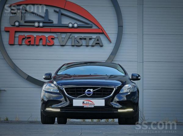 Black Volvo V40 2014 in Telschi, with an engine capacity of 1.60 L and mileage of 251 thousand km for 5999 €, photo 1 on AUTOMOTO.COM.LV