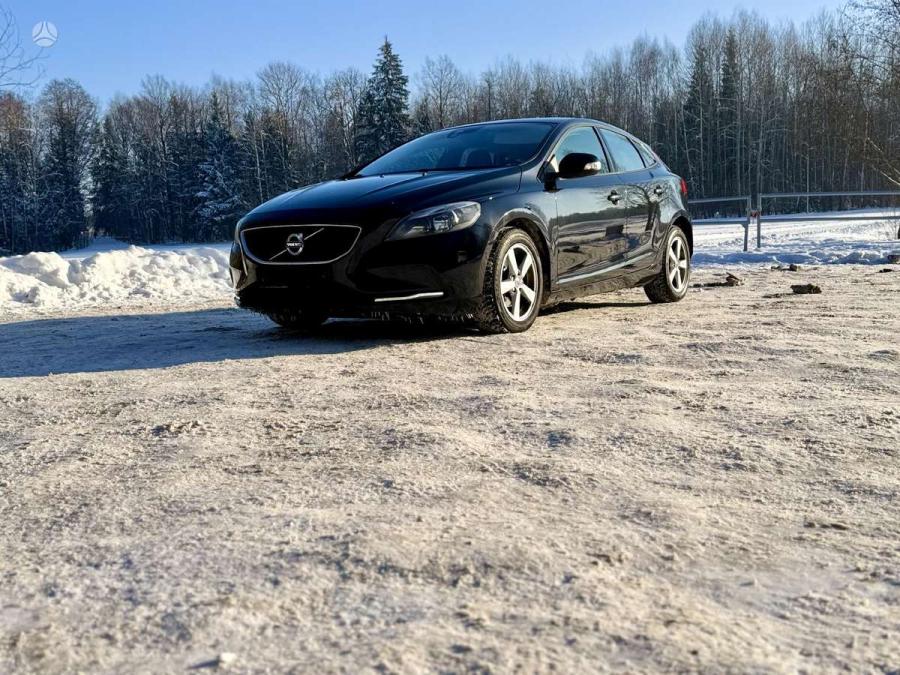 Melns Volvo V40 2014 Kauņa, ar dzinēja tilpumu 1.56 L un nobraukumu 238 tūkst. km par 5750 €, foto 1 vietnē AUTOMOTO.COM.LV