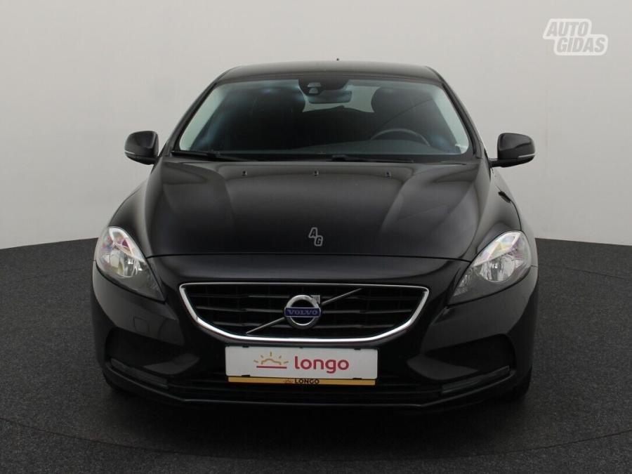 Black Volvo V40 2014 in Vilnius, with an engine capacity of 2.00 L and mileage of 181 thousand km for 8499 €, photo 3 on AUTOMOTO.COM.LV