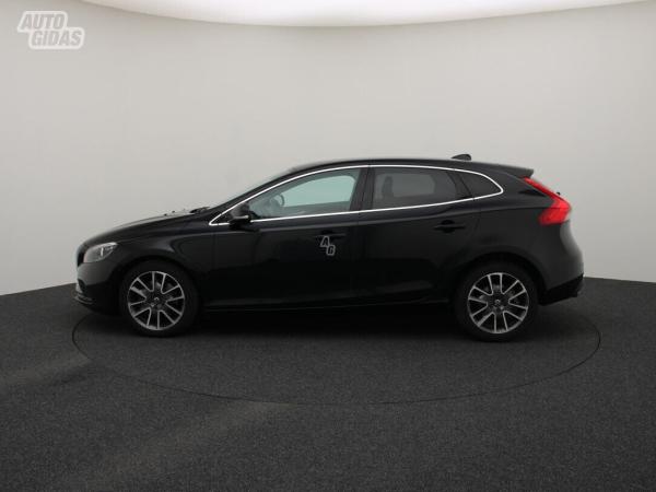 Melns Volvo V40 2014 Viļņa, ar dzinēja tilpumu 2.00 L un nobraukumu 181 tūkst. km par 8499 €, foto 6 vietnē AUTOMOTO.COM.LV