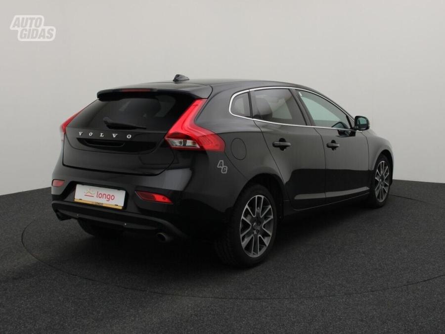 Black Volvo V40 2014 in Vilnius, with an engine capacity of 2.00 L and mileage of 181 thousand km for 8499 €, photo 8 on AUTOMOTO.COM.LV