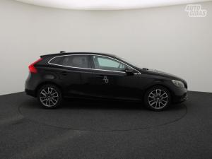 Black Volvo V40 2014 in Vilnius, with an engine capacity of 2.00 L and mileage of 181 thousand km for 8499 €, photo 9 on AUTOMOTO.COM.LV