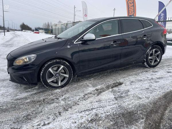 Black Volvo V40 2014 in Kaunas, with an engine capacity of 1.97 L and mileage of 268 thousand km for 5950 €, photo 3 on AUTOMOTO.COM.LV