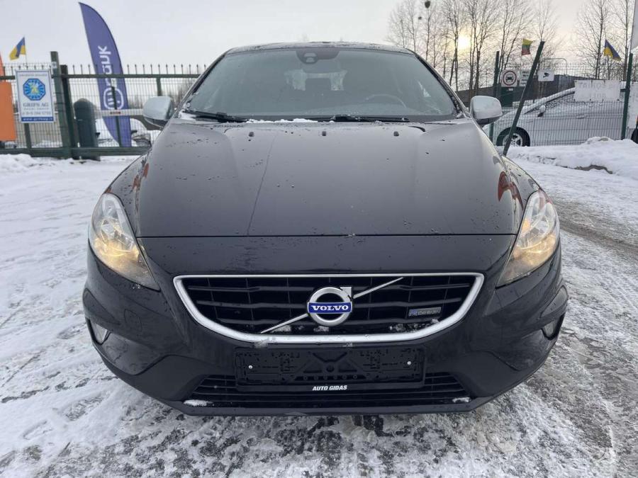 Black Volvo V40 2014 in Kaunas, with an engine capacity of 1.97 L and mileage of 268 thousand km for 5950 €, photo 4 on AUTOMOTO.COM.LV