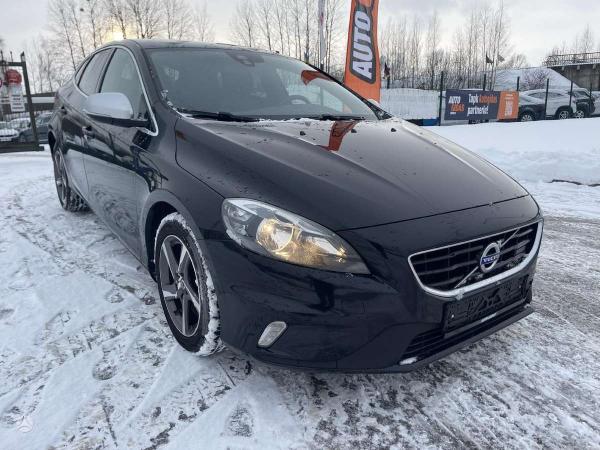 Black Volvo V40 2014 in Kaunas, with an engine capacity of 1.97 L and mileage of 268 thousand km for 5950 €, photo 5 on AUTOMOTO.COM.LV
