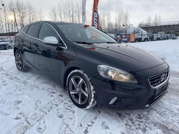 Black Volvo V40 2014 in Kaunas, with an engine capacity of 1.97 L and mileage of 268 thousand km for 5950 €, photo 6 on AUTOMOTO.COM.LV