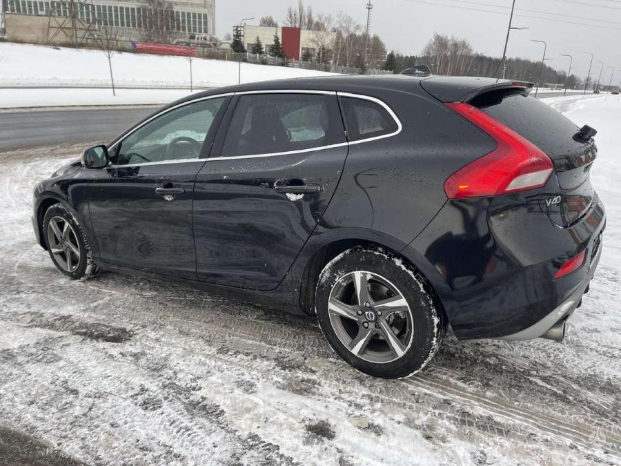 Black Volvo V40 2014 in Kaunas, with an engine capacity of 1.97 L and mileage of 268 thousand km for 5950 €, photo 15 on AUTOMOTO.COM.LV